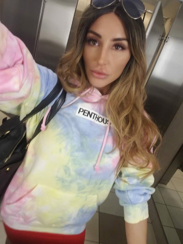 Carré Rose : Interview avec Christiana Cinn - Eklecty-City