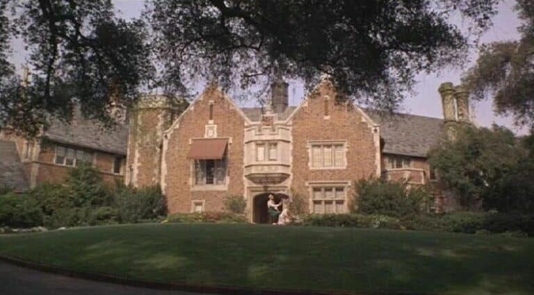 Batman : Tout savoir sur les Manoirs de Bruce Wayne au cinéma - Eklecty ...